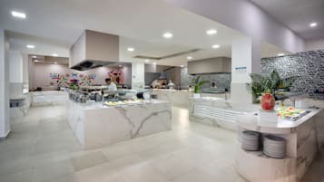 4 restaurantes, café da manhã, culinária italiana