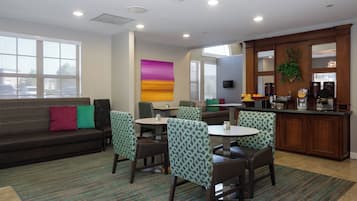 Café da manhã continental grátis todos os dias