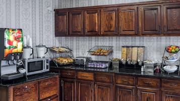 Café da manhã com buffet grátis todos os dias