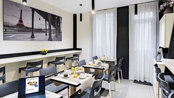 Pequeno-almoço continental diário (10 EUR por pessoa)