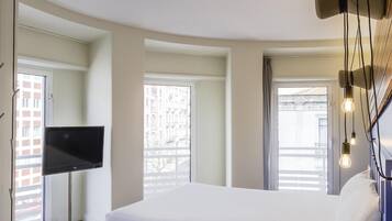 Quarto Duplo, várias camas | 1 quarto, minibar, cofre no quarto, com decoração personalizada