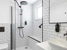 1 quarto, frigobar, cofres nos quartos, individualmente decorados