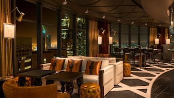 3 bares/lounges, este bar no terraço do hotel, este pub