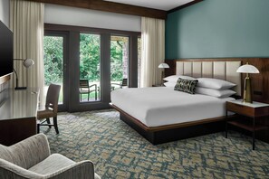 Quarto, 1 cama king-size | Roupa de alta qualidade, camas de colchão pillowtop, secretária 