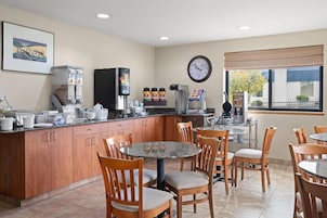 Café da manhã para viagem grátis todos os dias