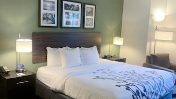 Quarto Standard, 1 cama king-size, não fumadores | Secretária, cortinas/cortinados opacos, ferro/tábua de engomar