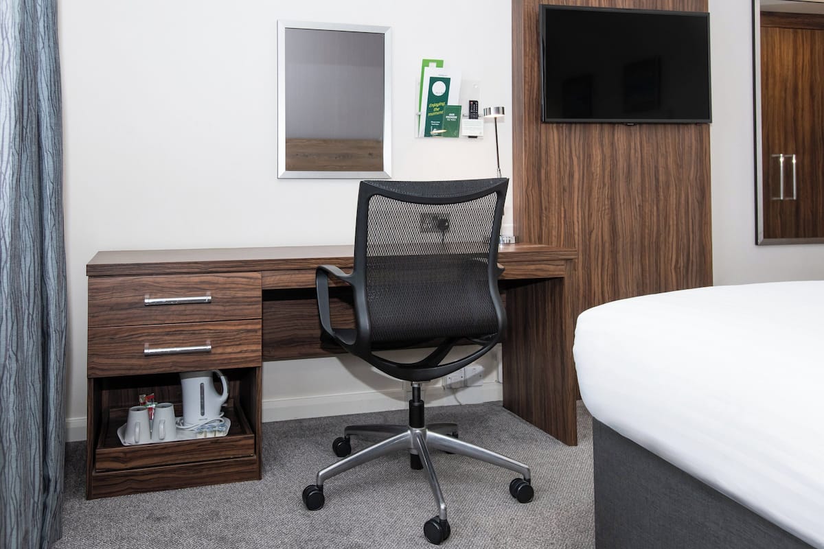 Quarto standard | 20 quartos, roupas de cama premium, escrivaninha