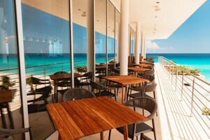 3 restaurantes, café da manhã, culinária internacional