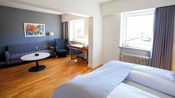 Quarto standard, 2 camas de solteiro | Escrivaninha, quartos à prova de som, Wi-Fi de cortesia, roupa de cama