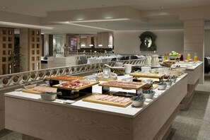 Pequeno-almoço tipo buffet diário mediante uma taxa 