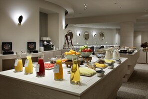 Café da manhã com buffet todos os dias mediante uma taxa
