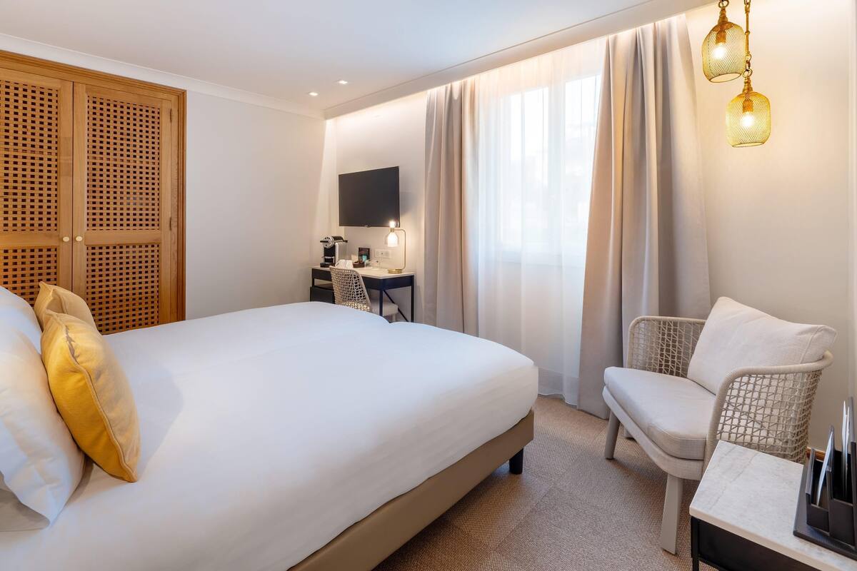 Quarto Superior, 2 camas individuais, não fumadores | Roupa de alta qualidade, camas de colchão pillowtop, minibar 