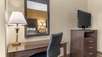 Quarto standard, 2 camas Queen, acessível, para não fumantes | Escrivaninha, ferros/tábuas de passar roupa, Wi-Fi de cortesia