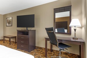 Quarto Standard, 2 camas queen-size, não fumadores, frigorífico e micro-ondas | Secretária, ferro/tábua de engomar, Wi-fi grátis 