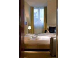 Roupa hipoalergénica, minibar, secretária, cortinas/cortinados opacos 