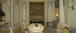 Suite | 1 quarto, secretária, Wi-fi grátis, roupa de cama fornecida 
