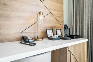 Escrivaninha, espaço de trabalho para notebook, Wi-Fi de cortesia