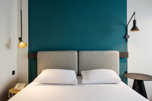 Quarto, 1 cama de casal | Cofre no quarto, secretária, quartos insonorizados 