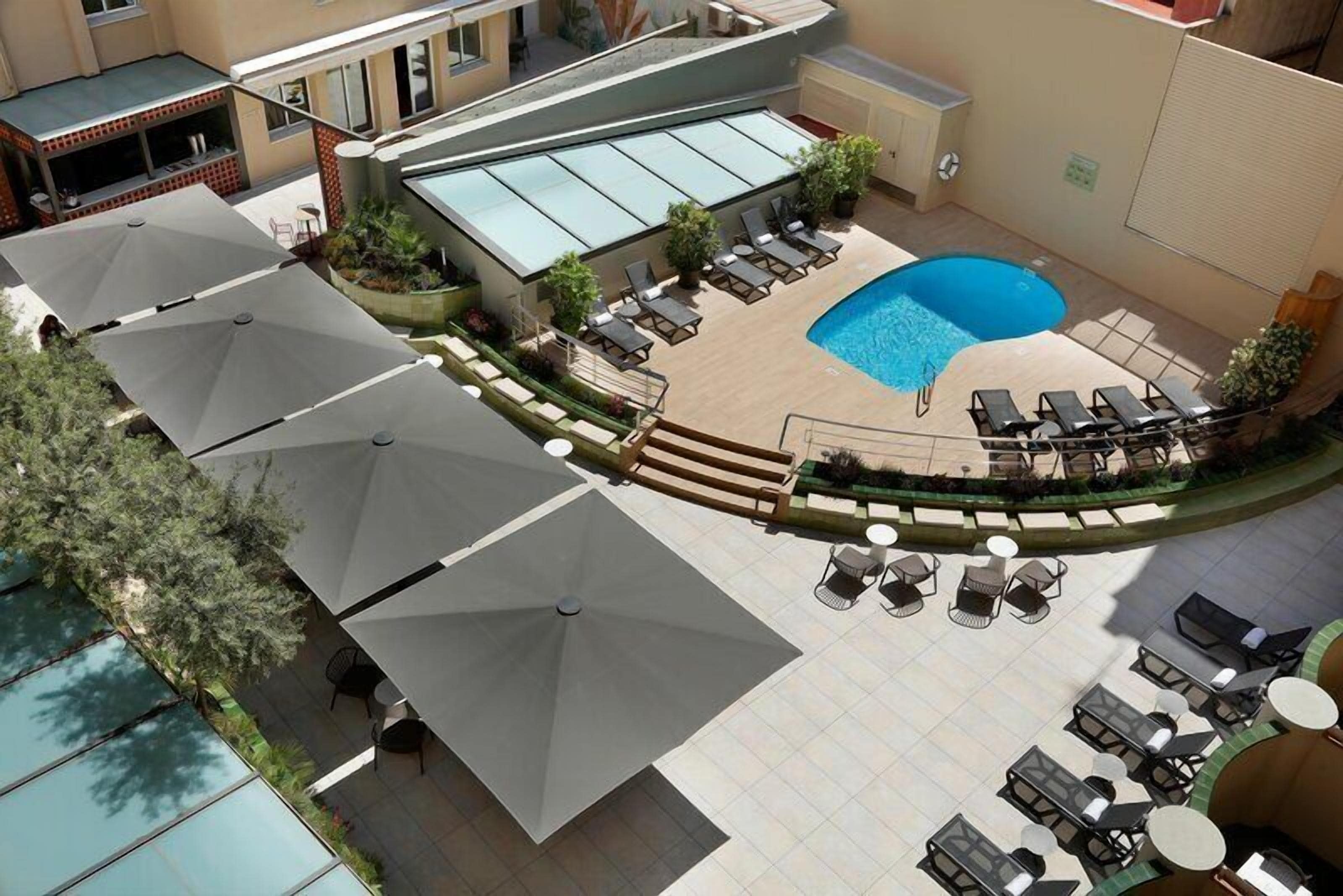 Piscina externa sazonal