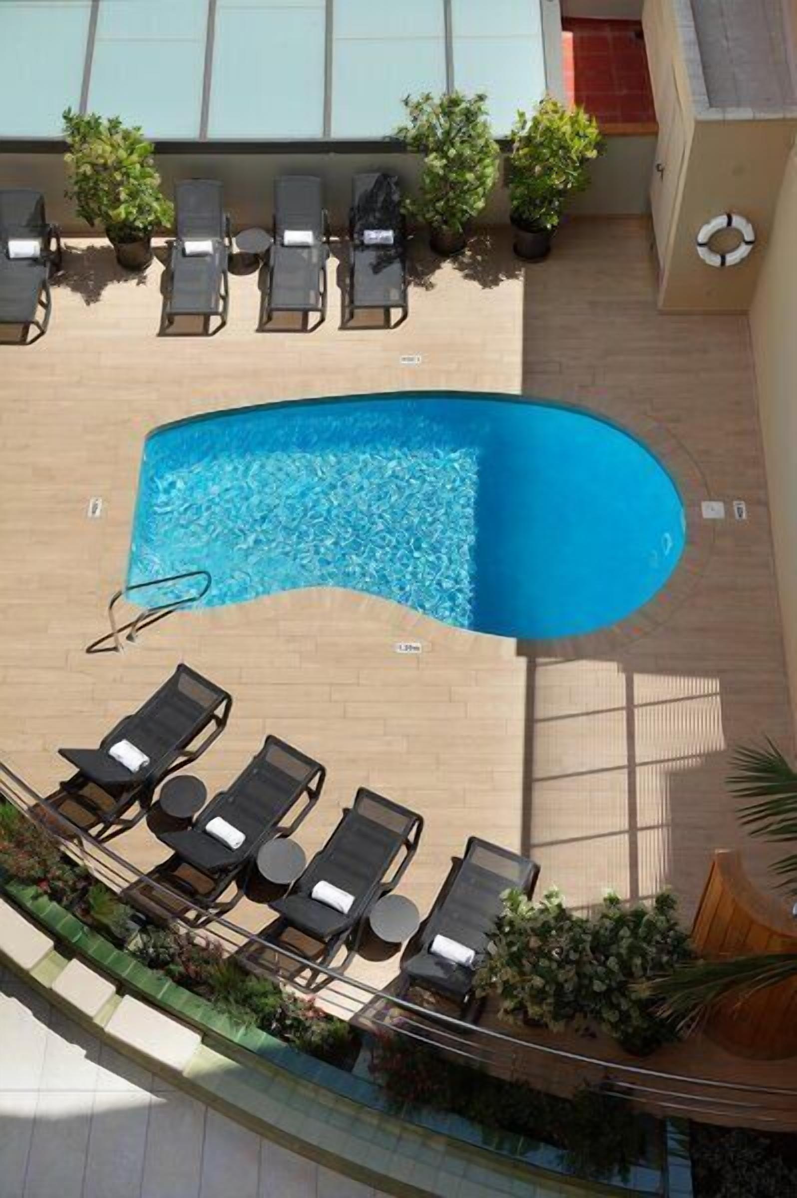 Piscina exterior sazonal 
