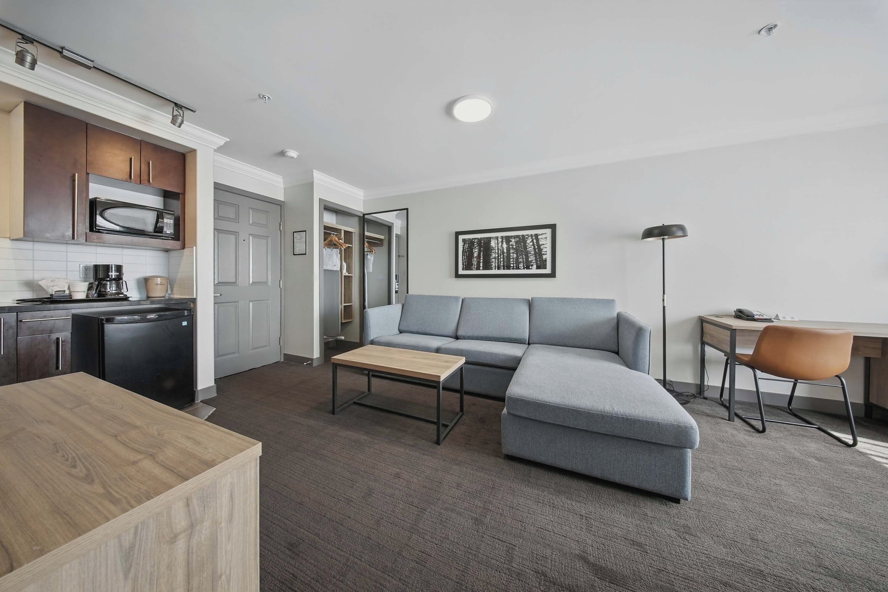 Suite Standard, 1 cama queen-size e sofá-cama, kitchenette | Cofre no quarto, secretária 