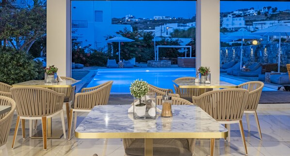 Bar junto à piscina