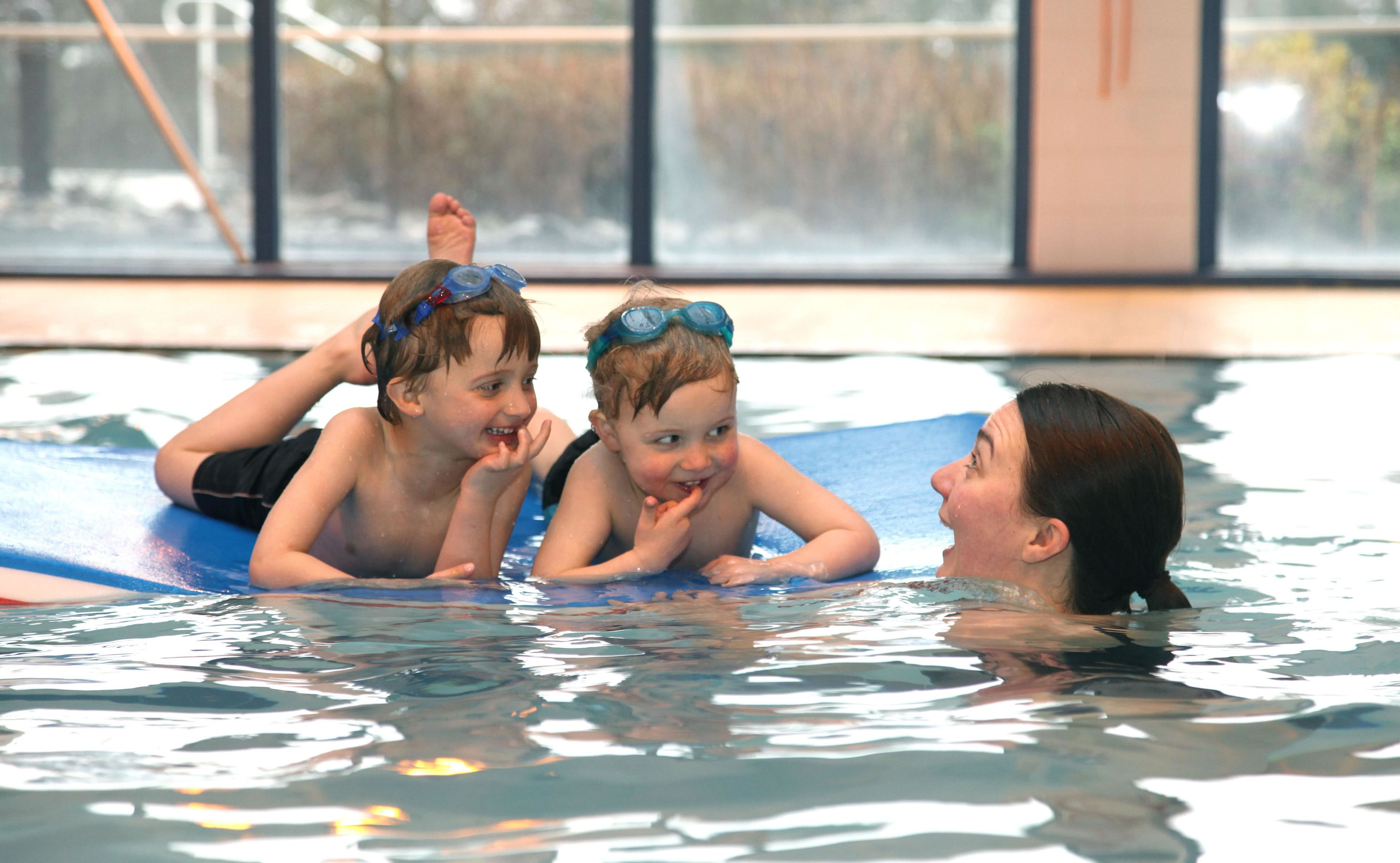 2 piscinas interiores 