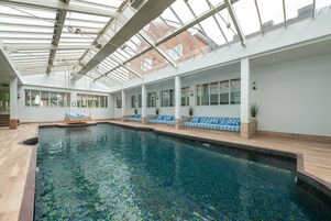 Piscina interna, piscina externa