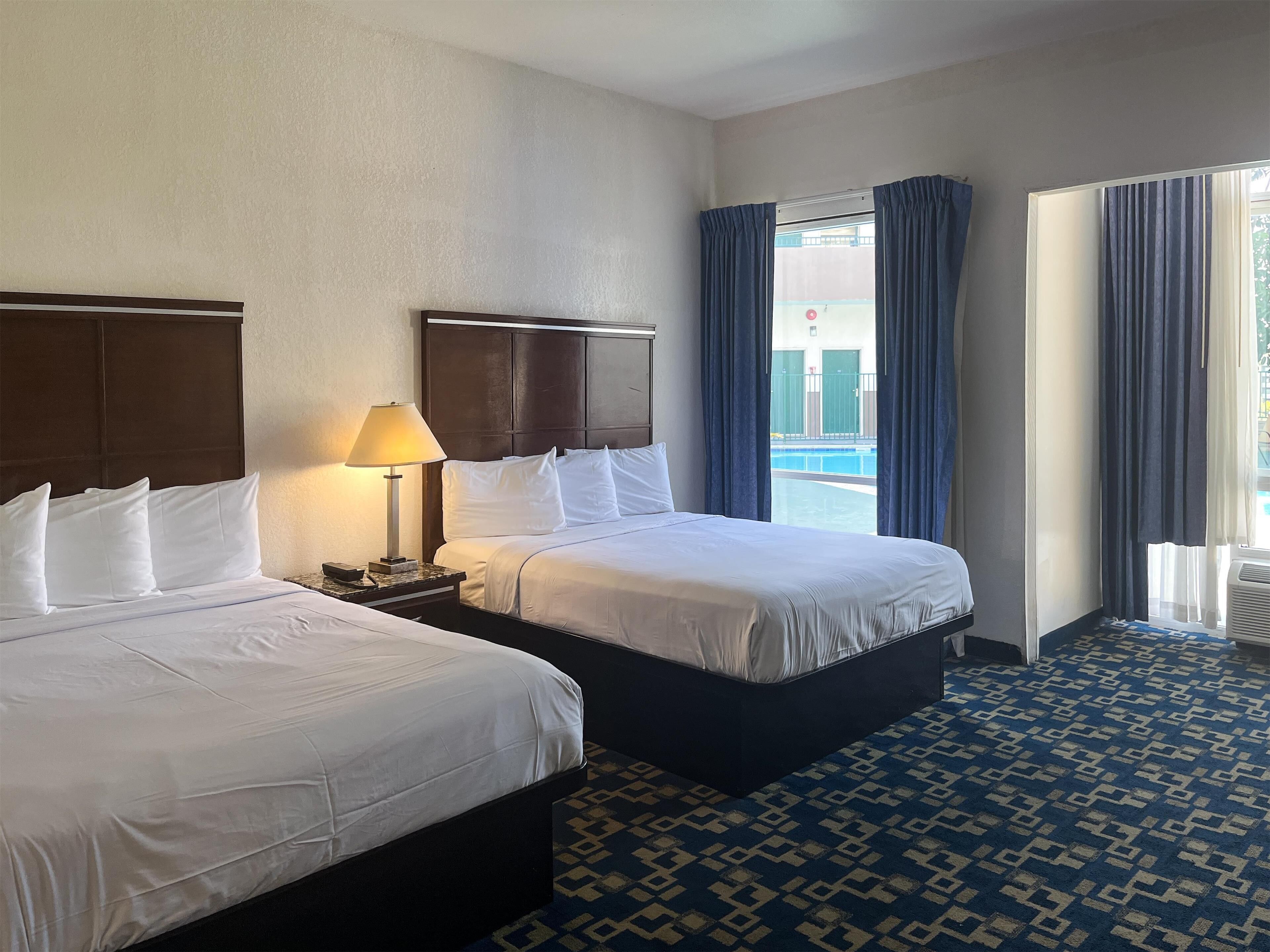 Cortinas blackout, quartos à prova de som, ferros/tábuas de passar roupa