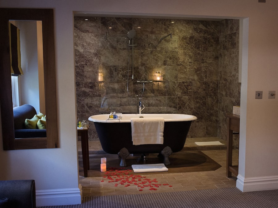 Master Double Room | Roupa de alta qualidade, camas de colchão pillowtop