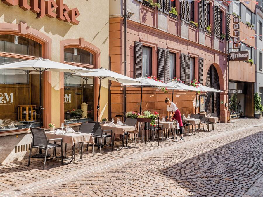 2 restaurantes: servem pequenos-almoços, almoços e jantares