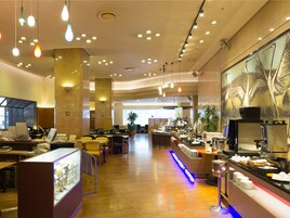 Pequeno-almoço tipo buffet diário (3200 JPY por pessoa) 