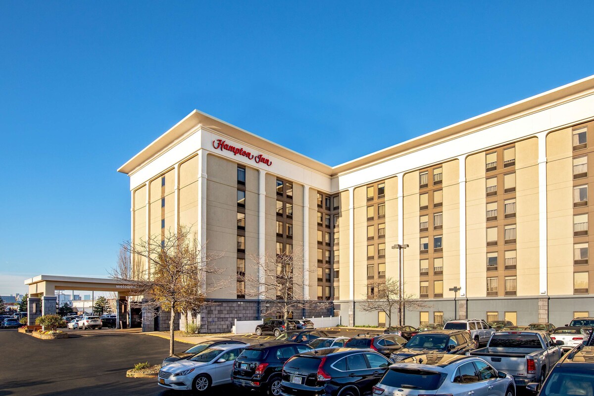 Hampton Inn Boston - Logan Airport Reviews, Deals & Photos 2023 - Expedia