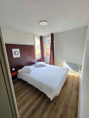 Apartamento, 1 cama de casal e sofá-cama (Renovated) | Secretária, ferro/tábua de engomar, Wi-fi grátis 