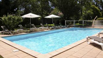 Piscina externa sazonal