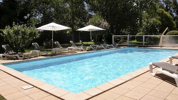 Piscina exterior sazonal