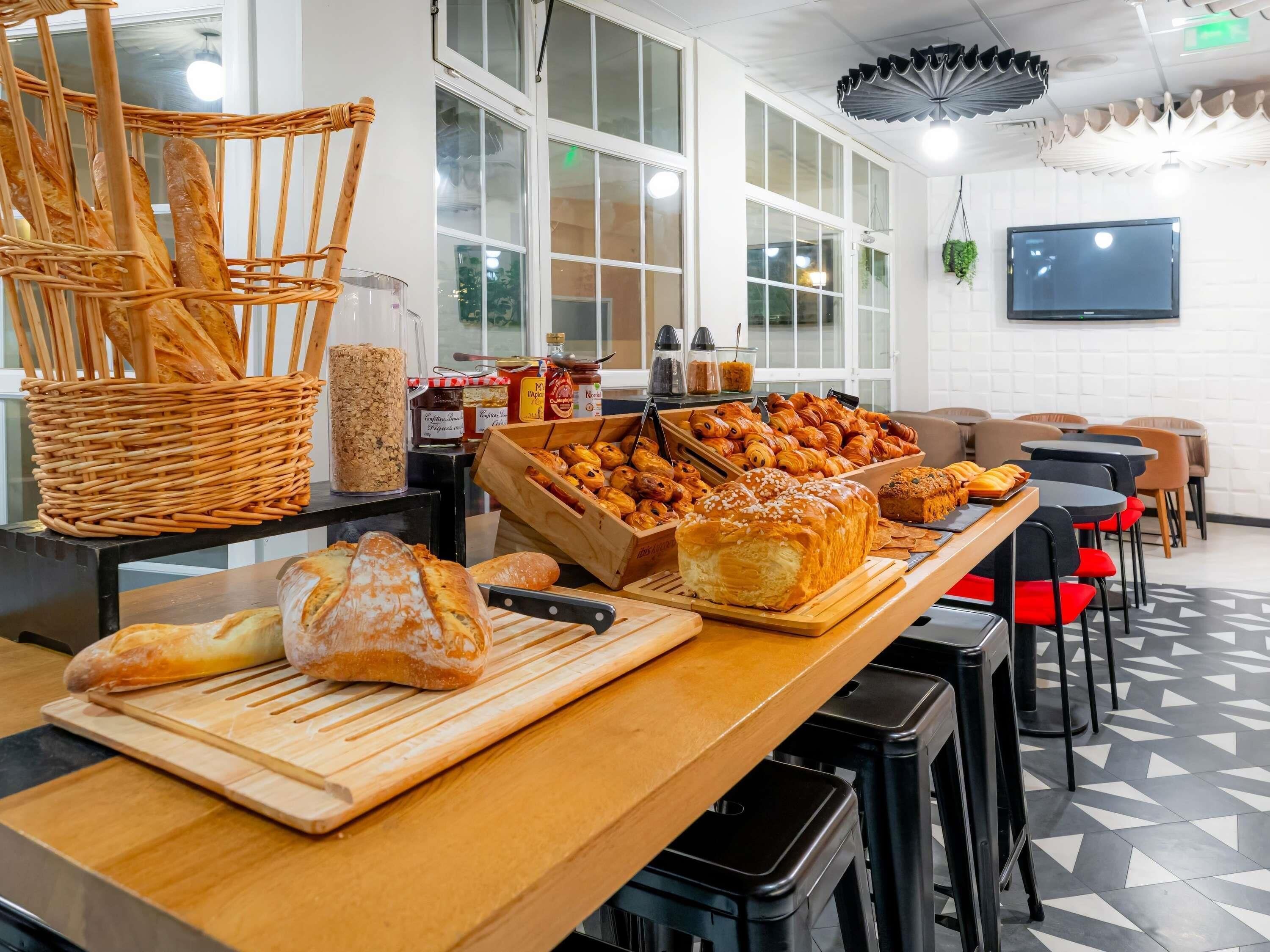 Café da manhã com buffet todos os dias mediante uma taxa