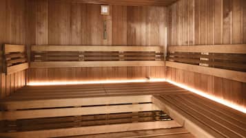 Piscina interior, da(s) 6:00 à(s) 22:00, espreguiçadeiras