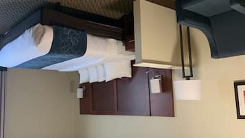 Suite, 1 cama king-size, não fumadores | Roupa de alta qualidade, minibar, cofre no quarto, secretária