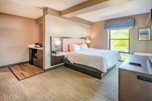 Quarto com Cama Grande Não Fumadores | Cofre no quarto, ferro/tábua de engomar, berços/camas para crianças 