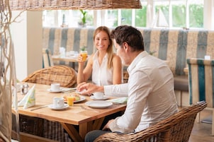Café da manhã com buffet grátis todos os dias