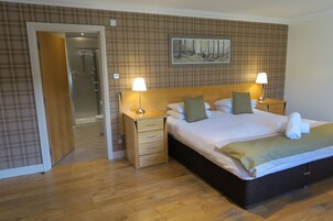 Quarto Duplo Deluxe | Com decoração personalizada, com mobília individualizada, secretária 