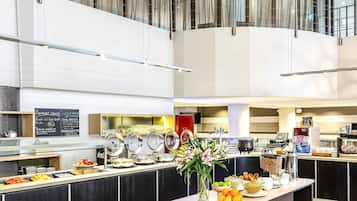Pequeno-almoço tipo buffet diário mediante uma taxa