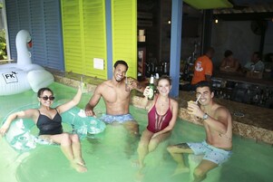 Bar à beira da piscina