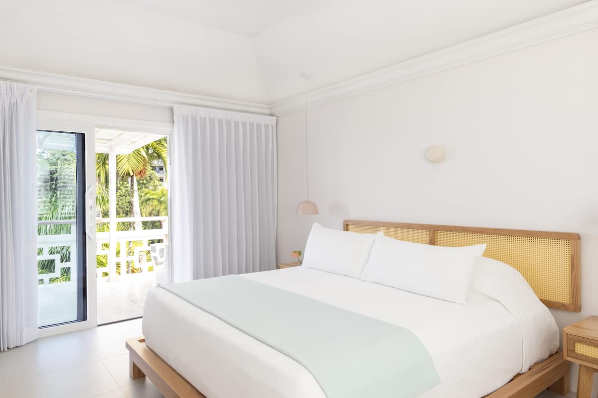 Roupa de alta qualidade, minibar, cofre no quarto 
