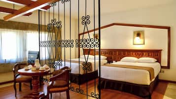 Suite Júnior | Roupa de alta qualidade, cofre no quarto, cortinas/cortinados opacos