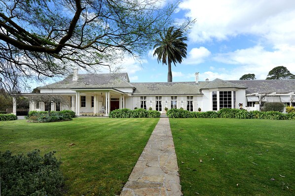 Chateau Yering Hotel Reviews, Deals & Photos 2023 - Expedia