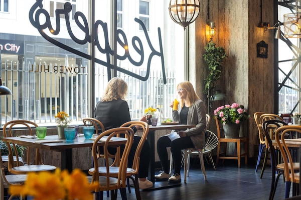 Pequenos-almoços, almoços, jantares servidos, cozinha internacional