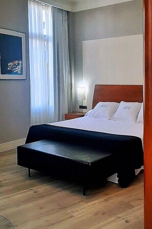 Suíte júnior, 1 cama King, sacada, vista para a cidade (Mini) | Roupas de cama de algodão egípcio, roupas de cama premium