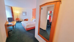 Suite | Roupa hipoalergénica, minibar, secretária, cortinas/cortinados opacos 